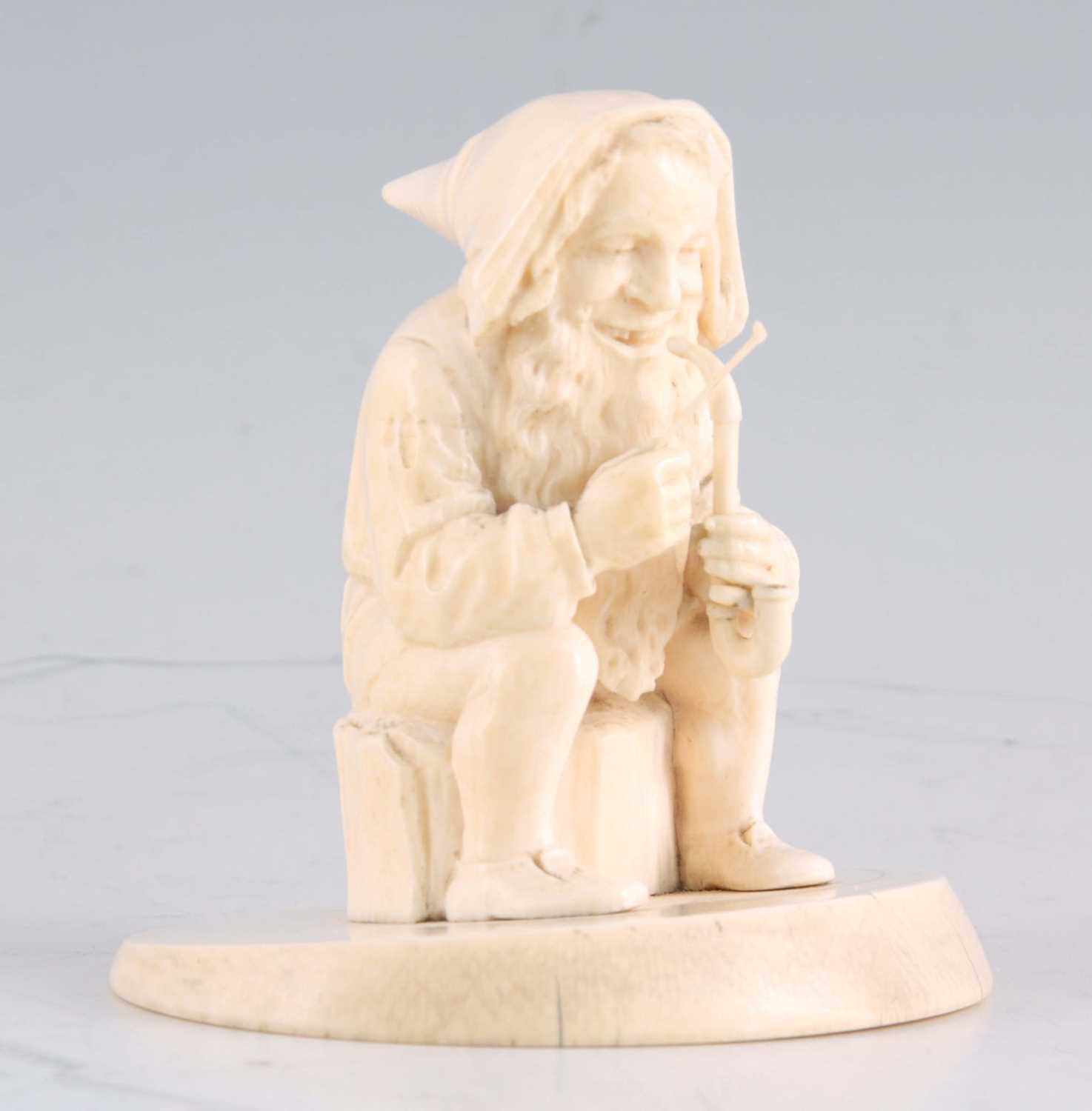 Lot 544 - A 19TH CENTURY GERMAN CARVED IVORY SCULPTURE