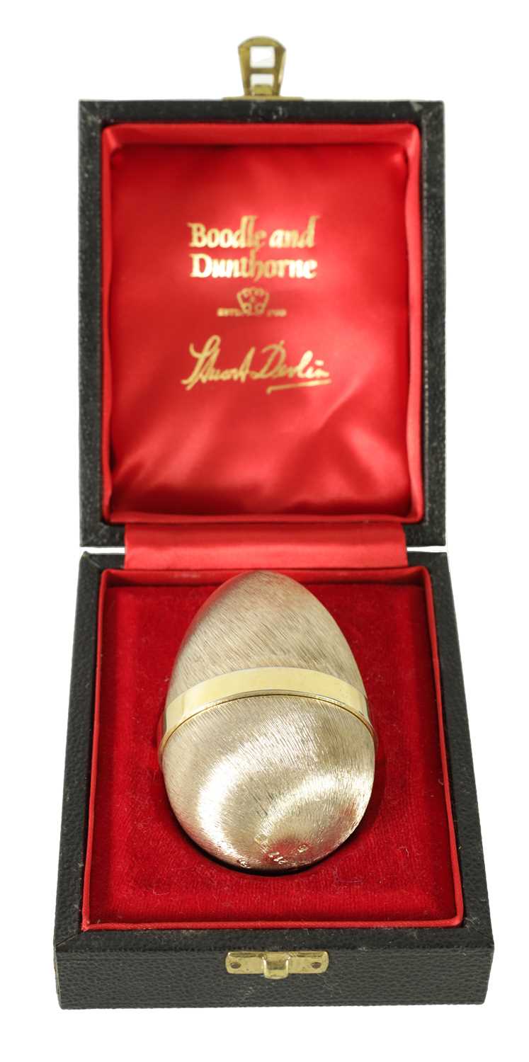 Lot 517 - A 1978 STUART DEVLIN SILVER GILT 'SUPRISE'