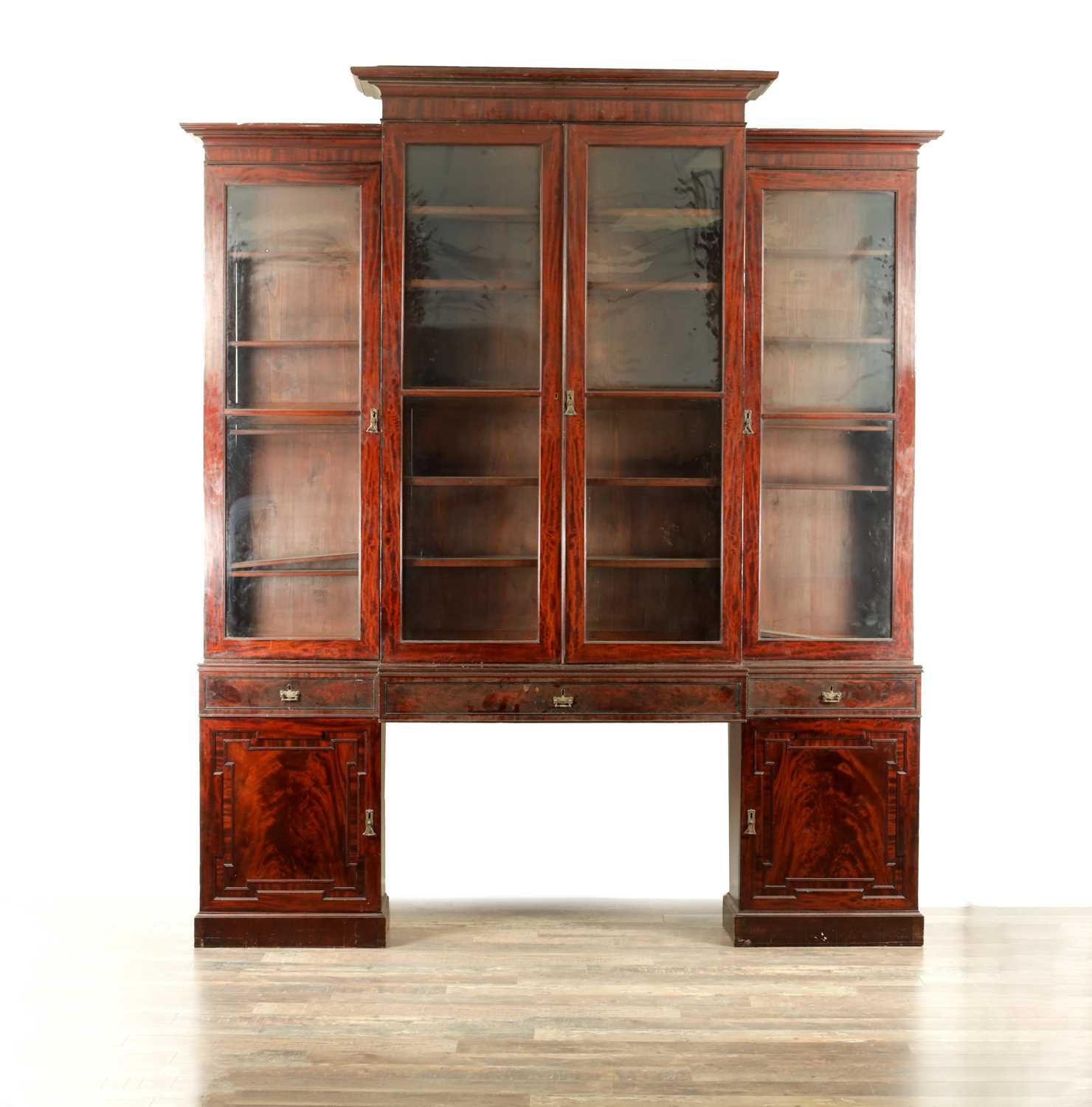 Lot 1623 - A LARGE EARLY 19TH CENTURY FLAMED MAHOGANY